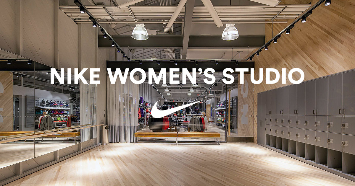 NIKE WOMEN'S STUDIO